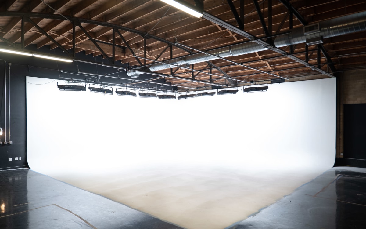 Huge Film Studio 4600sqft, drive in cars, high ceilings, private ...