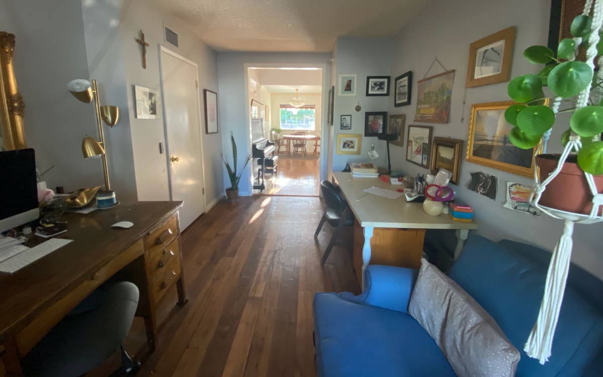 Cozy Blue Collar Home in Suburbs, Santa Clarita, CA | Production ...