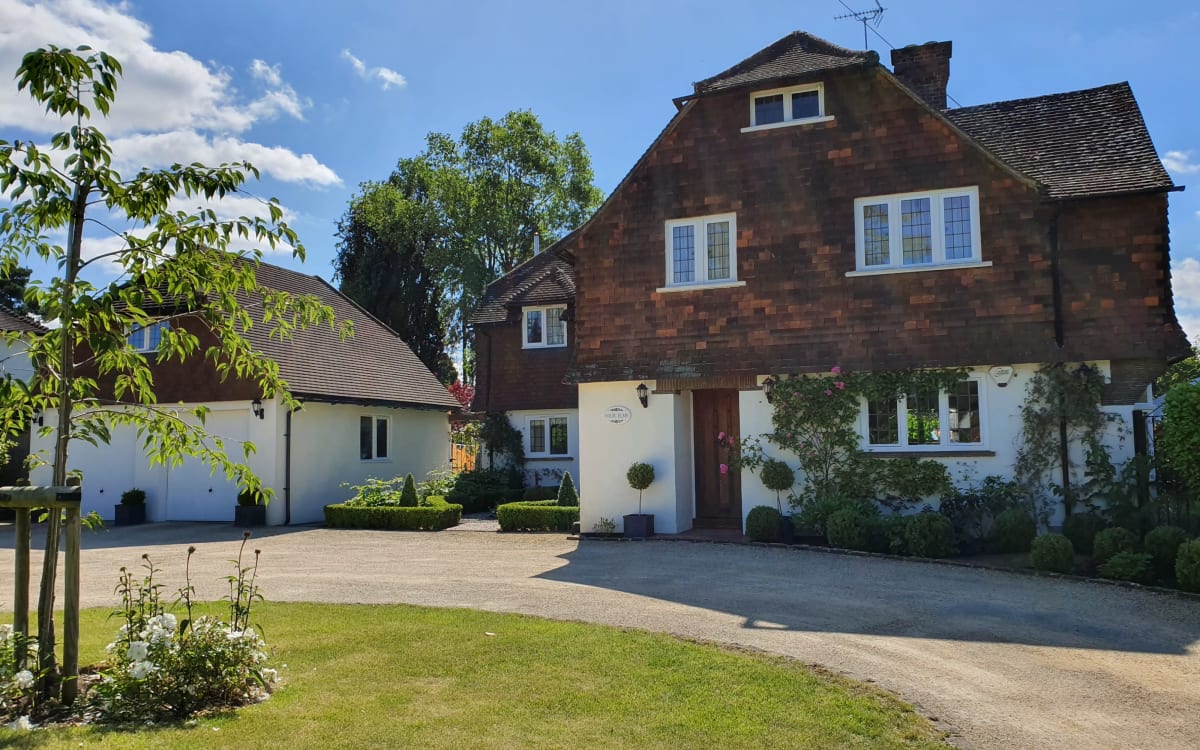Large country home in sought-after semi-rural area, Godalming ...