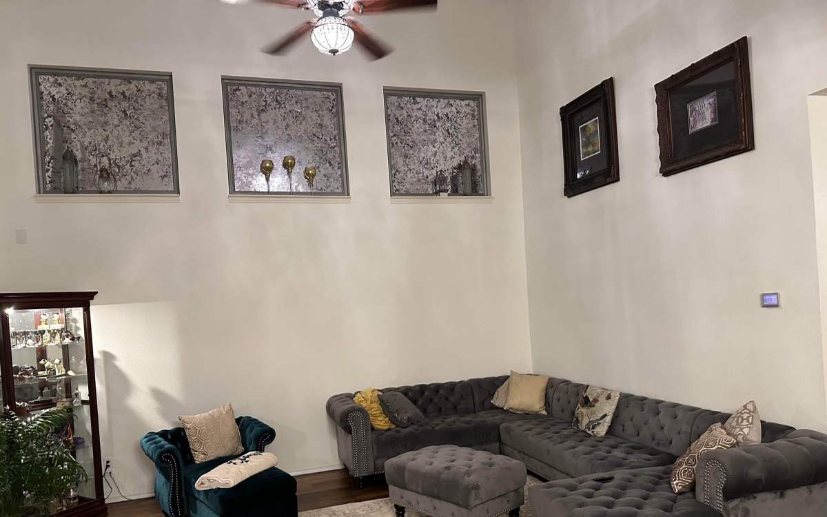 Large Home With a Fantastic Eclectic Setting For Photo And Video Shoots ...