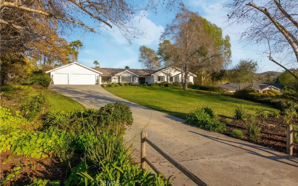 Modern Farmhouse with Dreamy Yard, Vista, CA | Off-Site | Peerspace