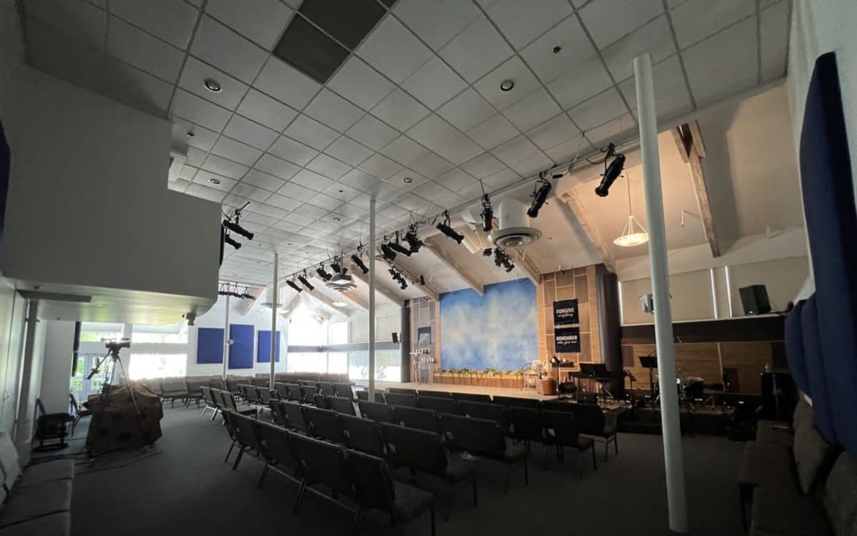 Gorgeous fully flexible space with 25' vaulted ceilings in an pen Space ...