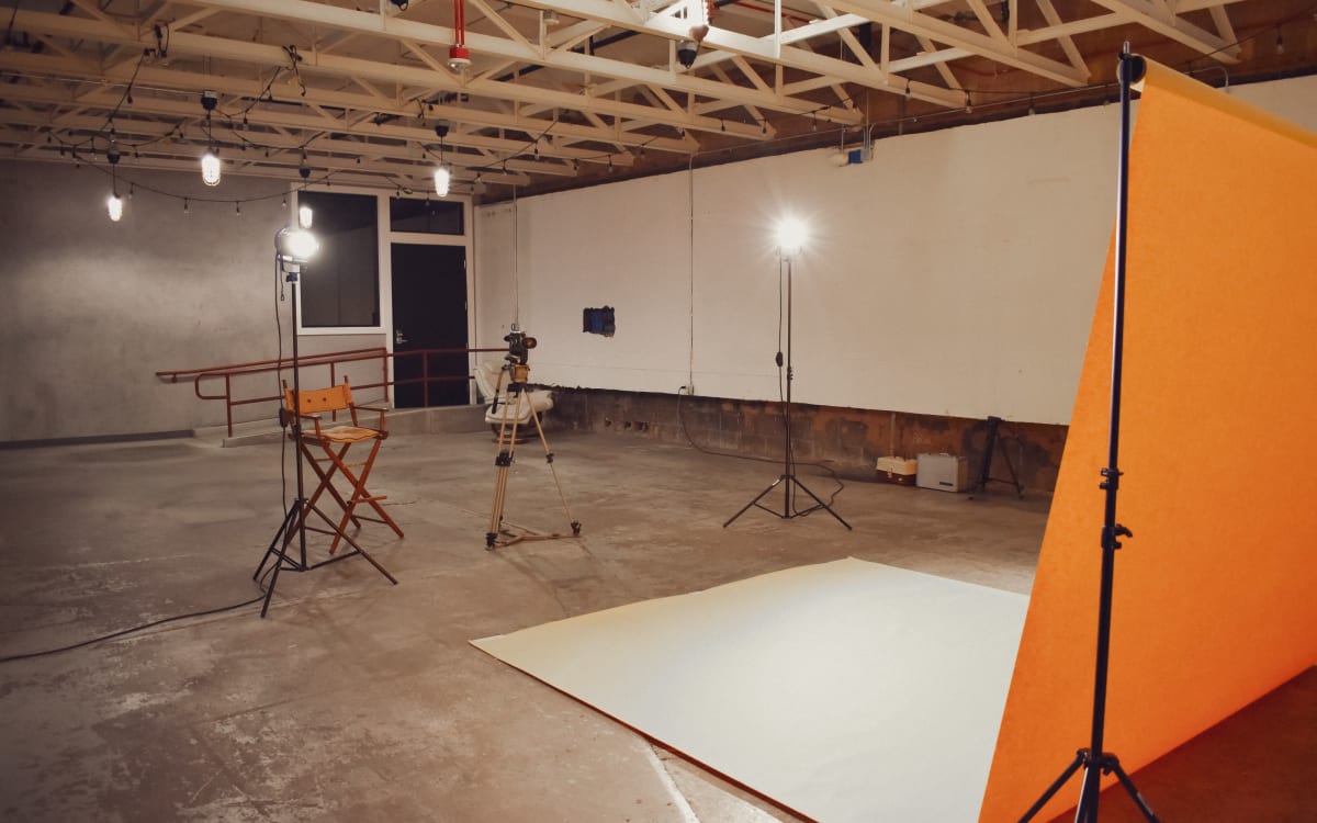 Recording studios with a soundstage on site for photo & video ...