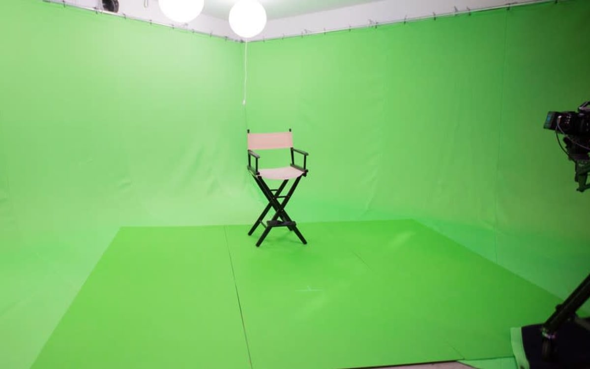 Well Equipped 20x20' Green Screen with Available Cameras/lighting ...