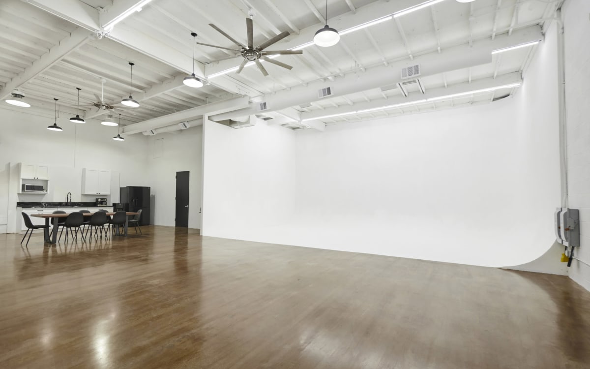Arts District completely private Photo Studio with L-shaped Cyclorama ...