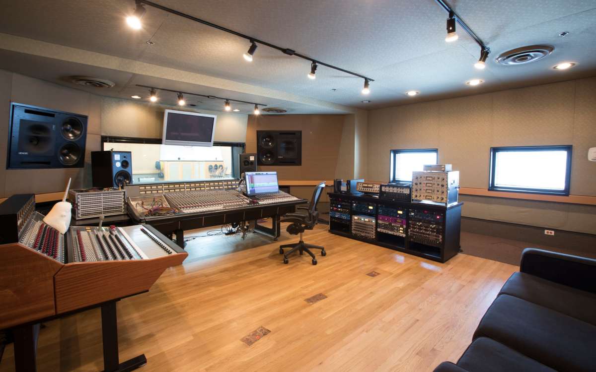 Wicker Park Recording Studio, Chicago, IL | Production | Peerspace
