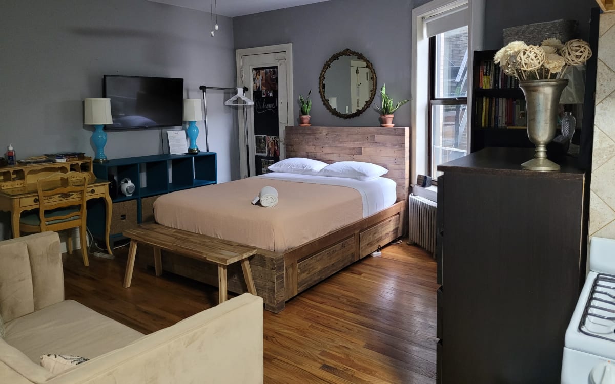Charming Rustic Chic Studio Apartment, New York, NY | Production ...