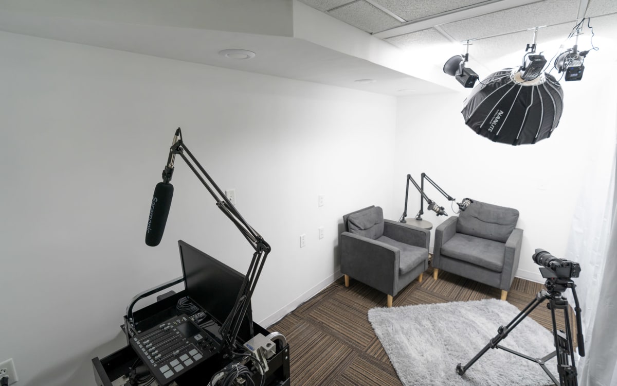Professional Podcasting Studio Downtown with Lighting, Audio, and ...