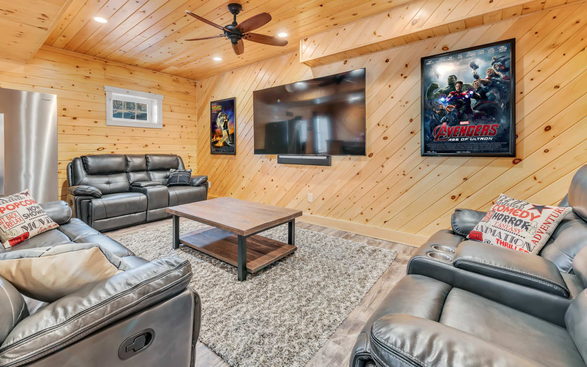 GreenStone Getaway 5,000SF Hot Tub Game Room, Hawley, PA | Off-Site ...