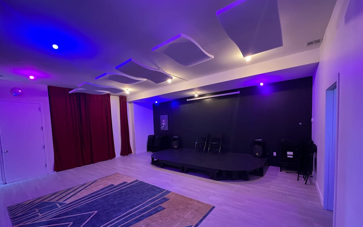 Elegant Rehearsal Room w/ Elevated Stage, Brooklyn, NY | Production ...