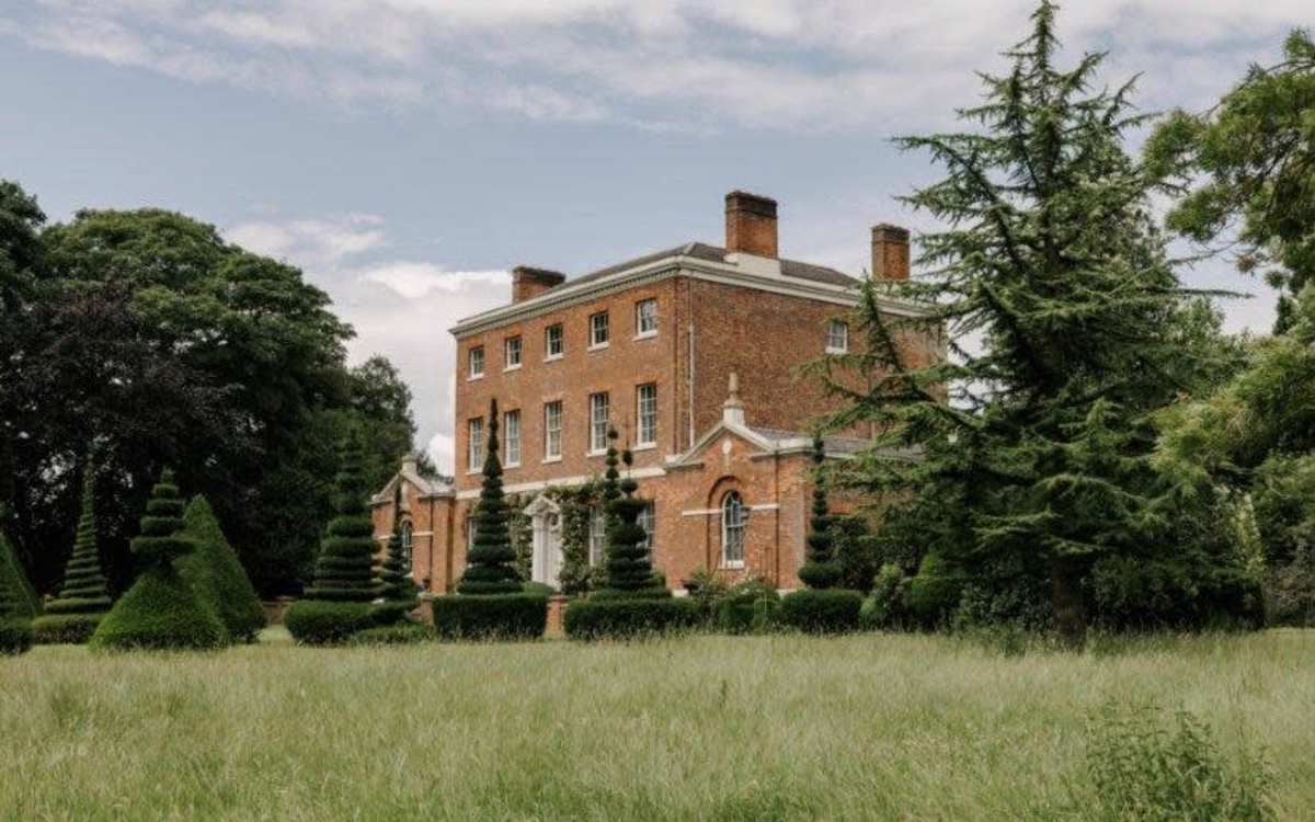 Historic Georgian Countryside Manor near STAMFORD, London | Production ...