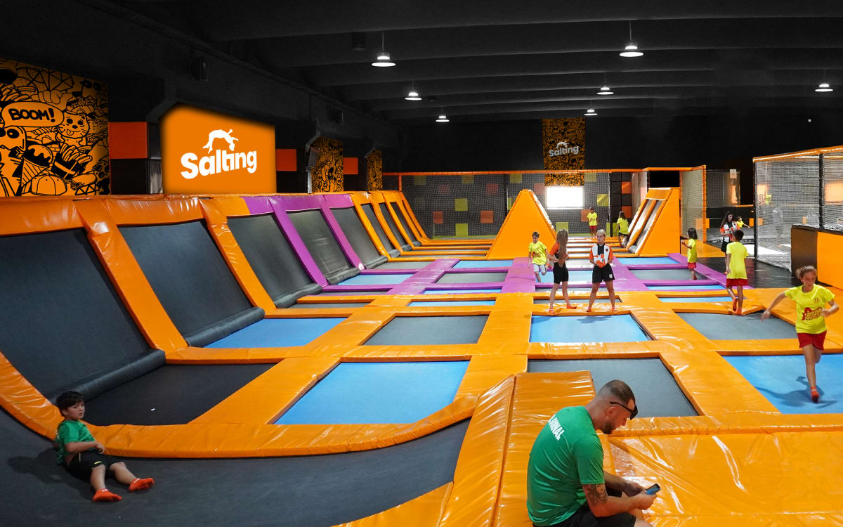 Salting L’Hospitalet | Centro polivalente con camas elásticas en ...