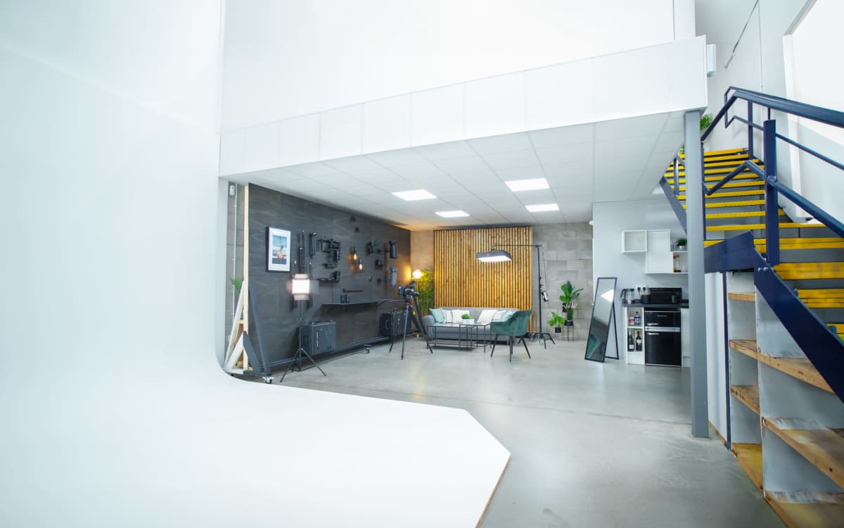 Professional Infinity Cove Studio with Kitchen, Lounge & Restroom ...