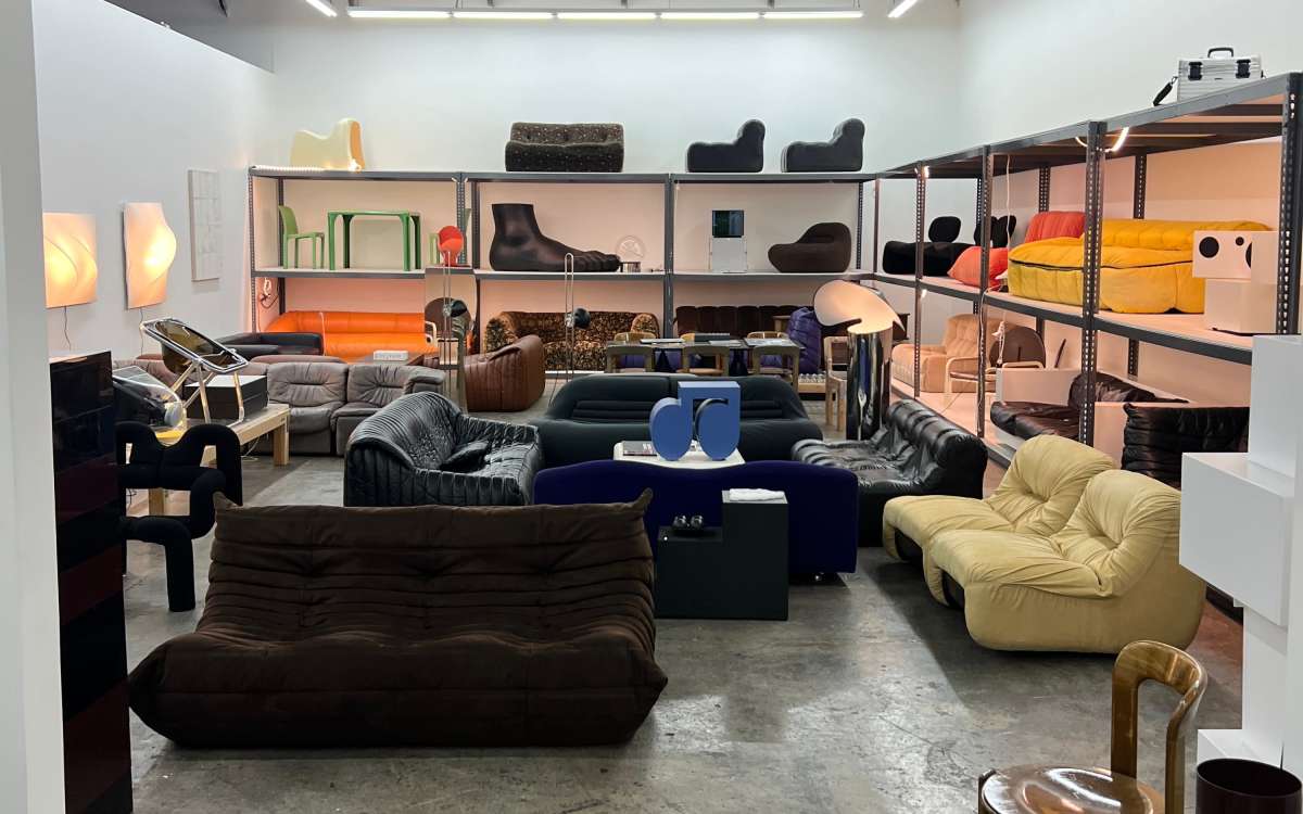 Gallery furniture necesite locations