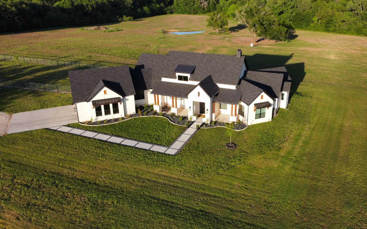 Sprawling 240 acre ranch with a brand new home, beauitful ponds, fields ...