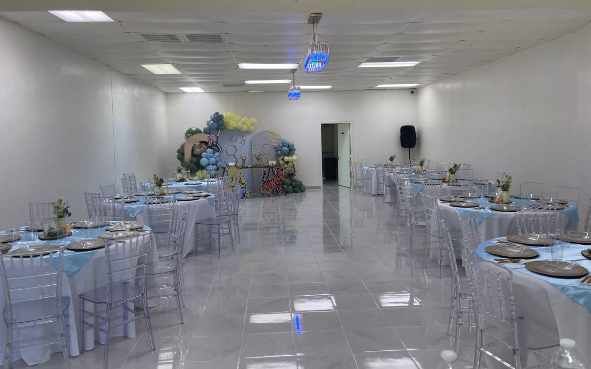 White, Elegant and Clean Intimate Event Space in Dallas, Dallas, TX ...