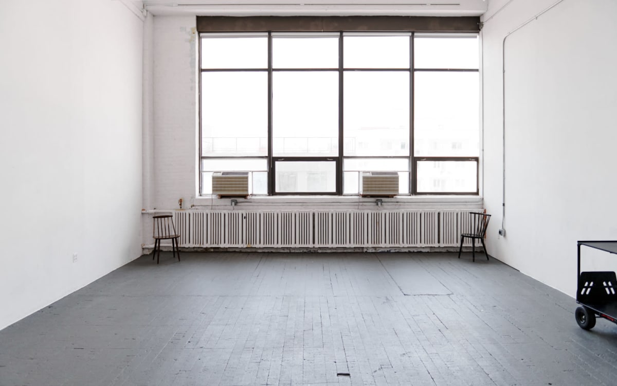 Practical space with high ceilings and amazing light - Includes ...