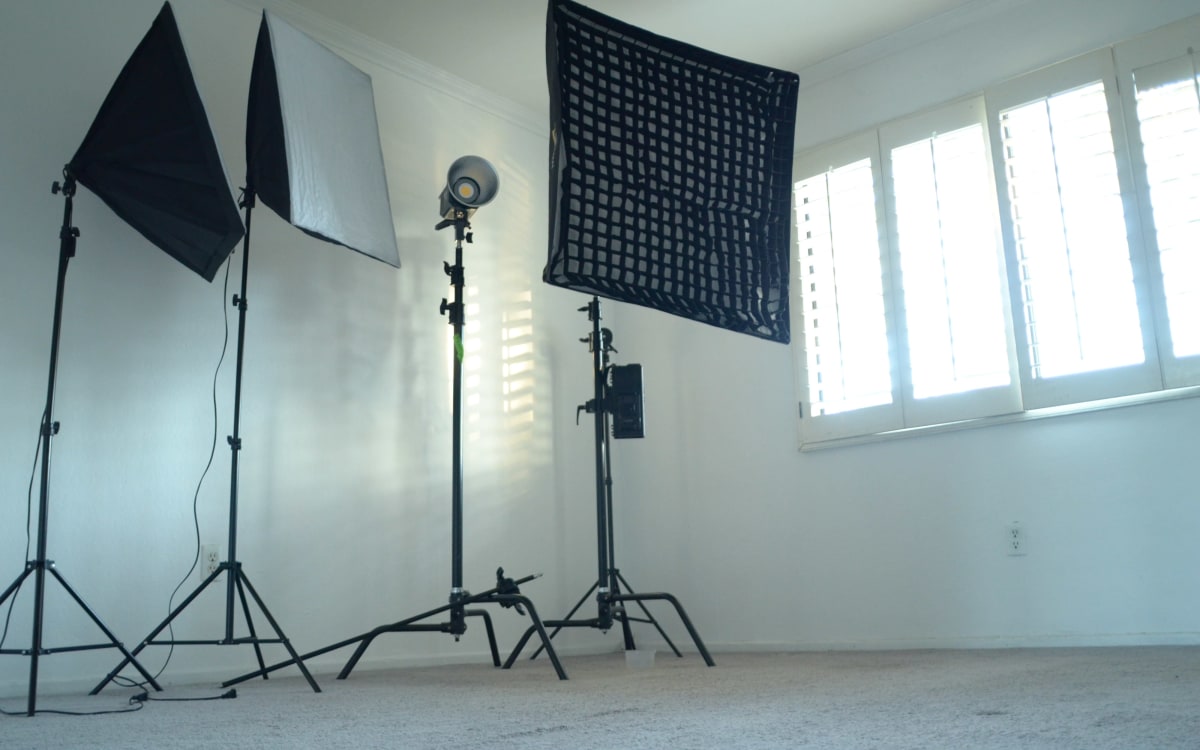 Photo Studio in nice neighborhood with easy access to the 170, 101, and ...