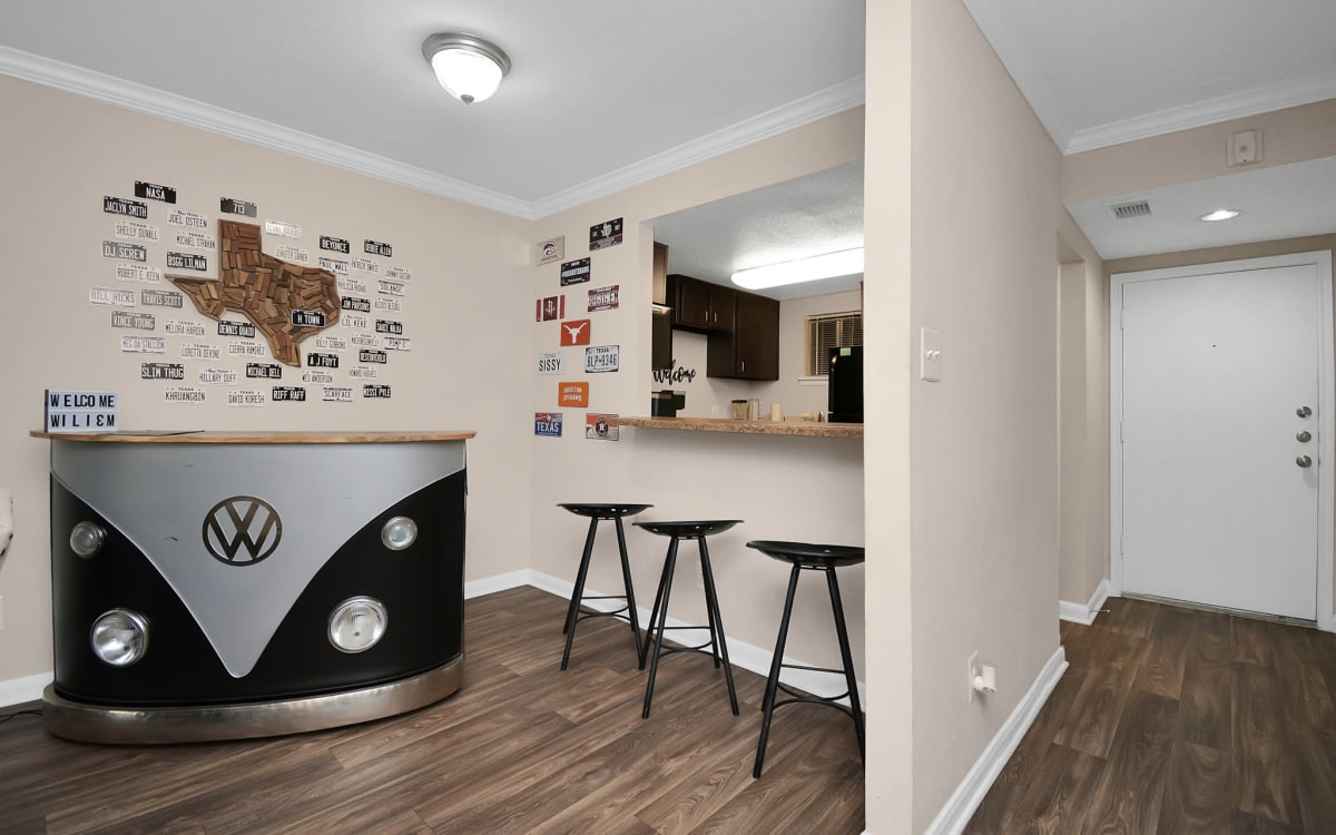 Stylish -RiverOaks/Galleria With Volkswagen Bar!, Houston, TX ...