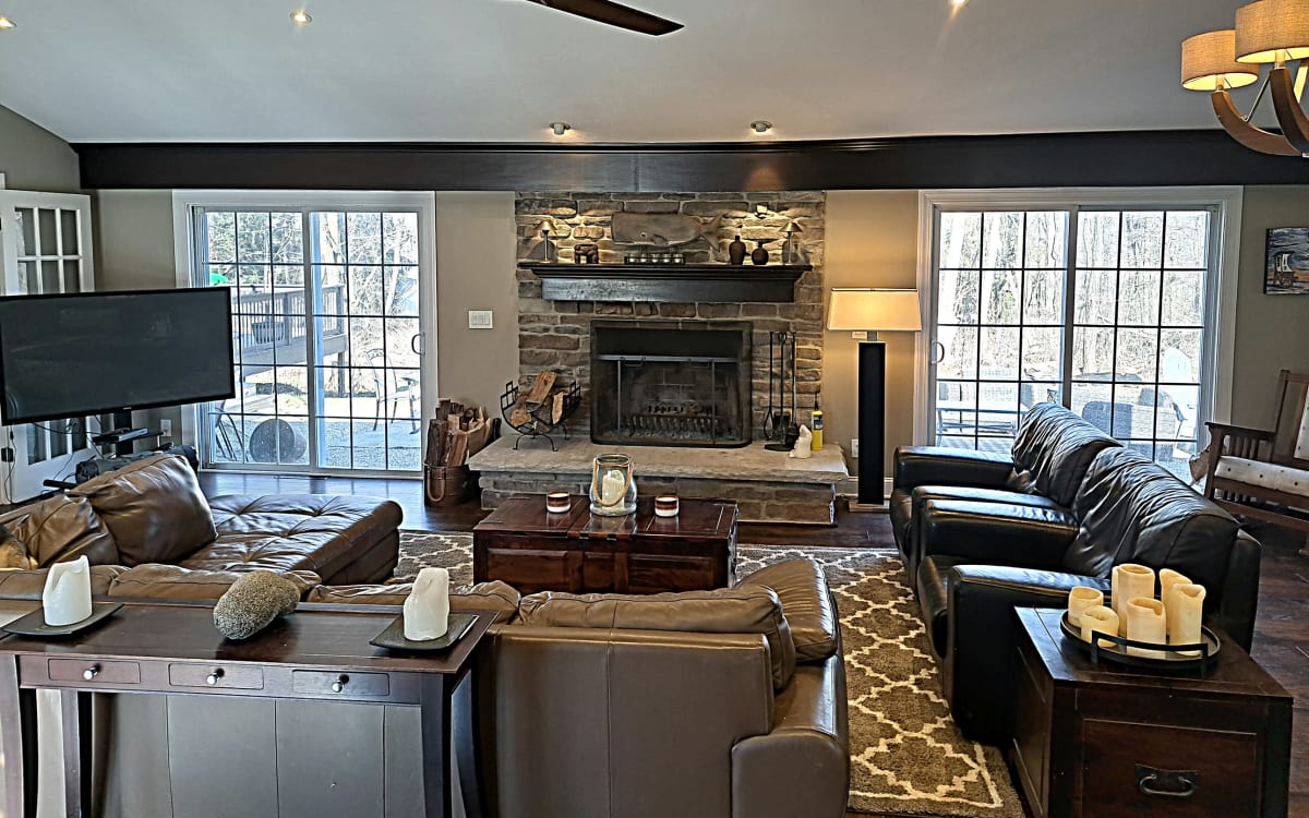 Spacious Rustic Loft, Novelty, OH | Event | Peerspace