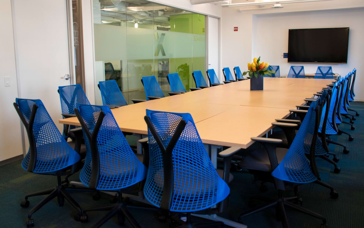 Hybrid Team Space - Modular, Bright, Collaborative in the Heart of the ...