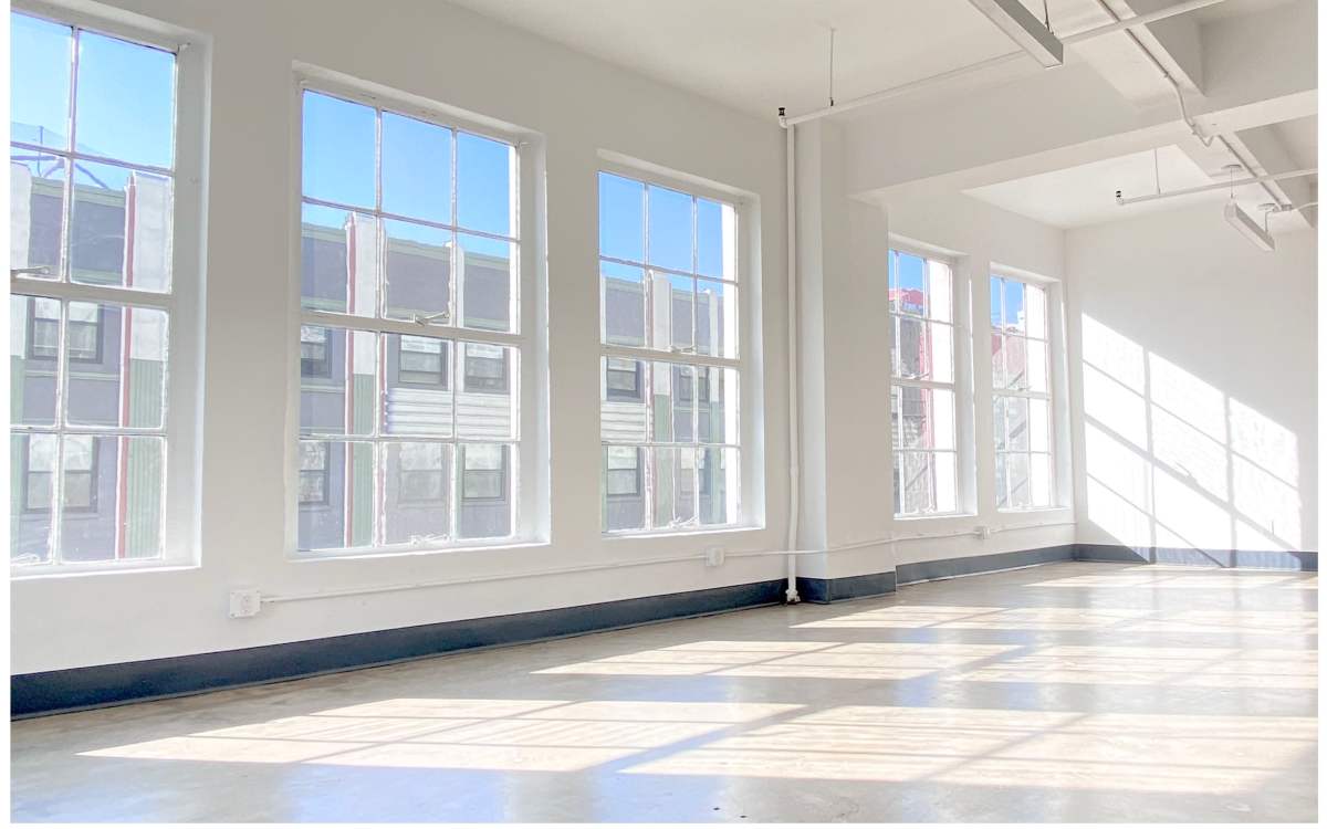 Dreamlight Studio | Bright Corner Studio w/ AC, GRIP, STYLING & GLAM ...