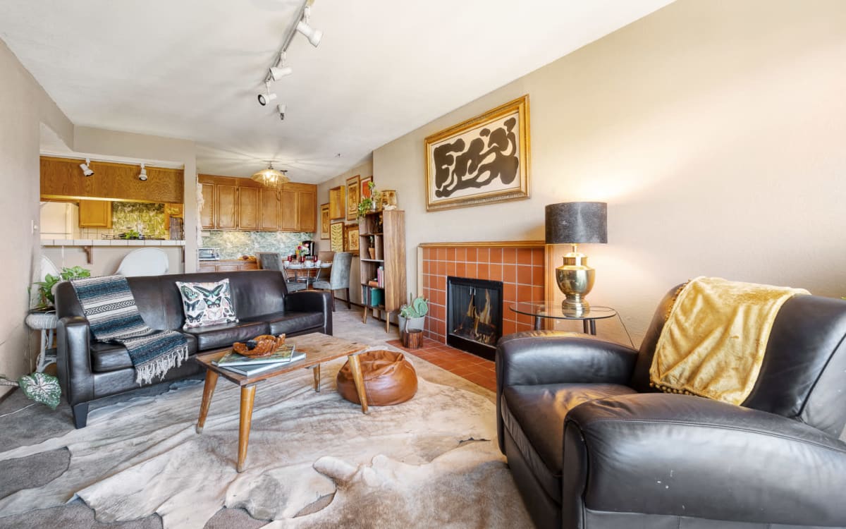 Boho Luxe Artsy Spacious Condo w/lots of Natural & Designer Interiors ...