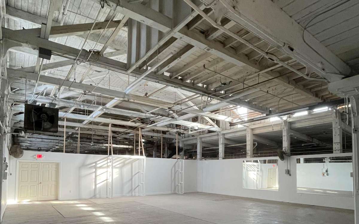 Eclectic Warehouse, Assembly Line, Office, Under-ground parking, Hyde ...
