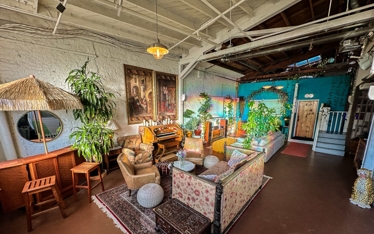 Large Stylized Warehouse Space w/ Soundproofed Room, OAKLAND, CA ...