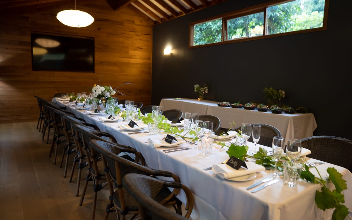 Large Rumpus Room with Bar, Lounges, Pool table and more, Yarra Glen ...