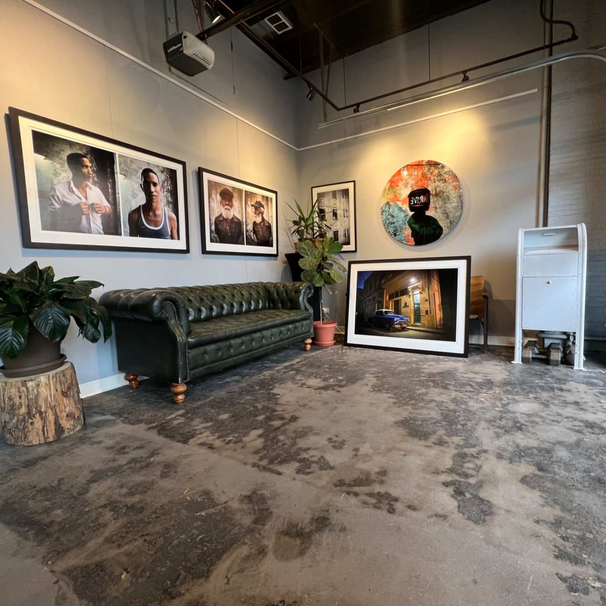 Art Gallery & Private Patio in Beverly Neighborhood, Chicago, IL ...