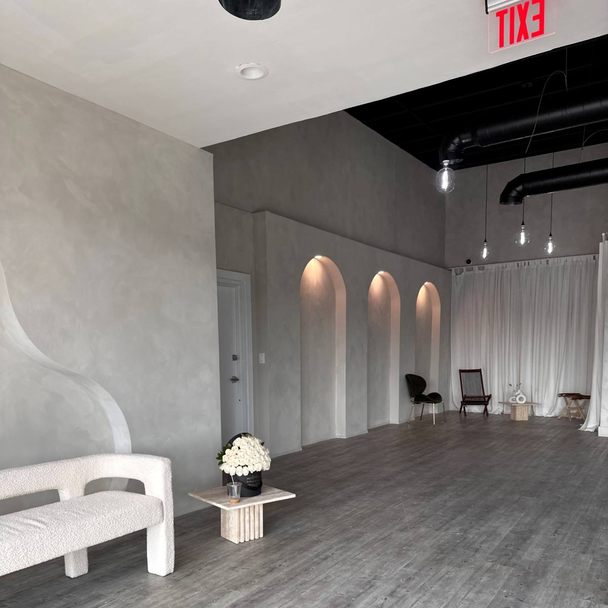 Minimalist modern daylight studio, Hialeah, FL | Production | Peerspace