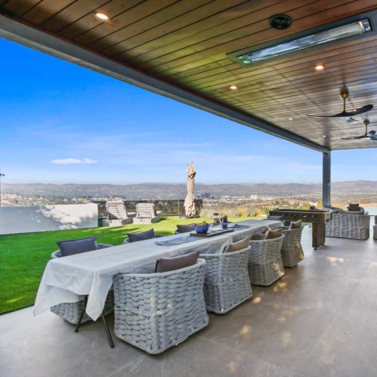 Heavenly Heights: Unique Modern Design Above the Valley, woodland hills ...