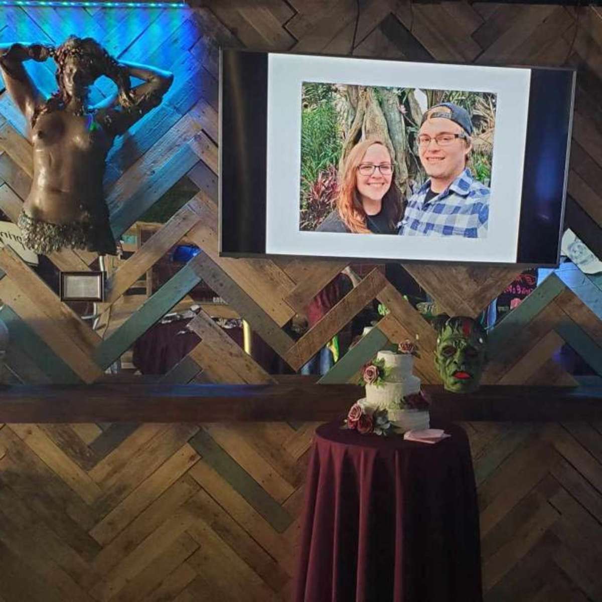 Beautiful Nightclub / Event Space Bars~Stage~Covered Patio~DJs ...