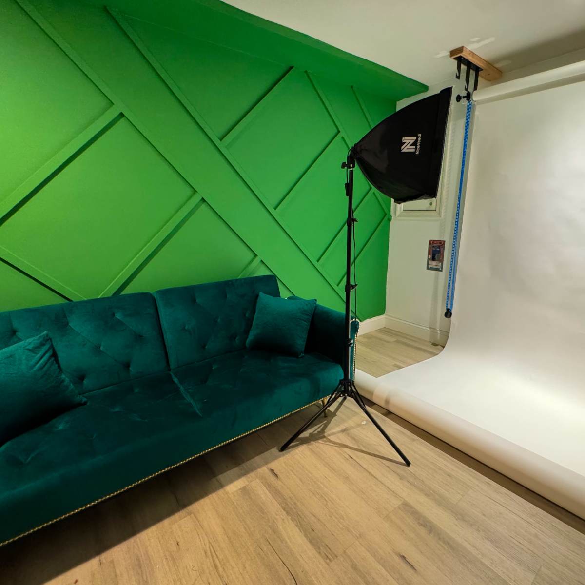 Airy Suburban Basement Studio – Spacious Photography Space with Natural ...