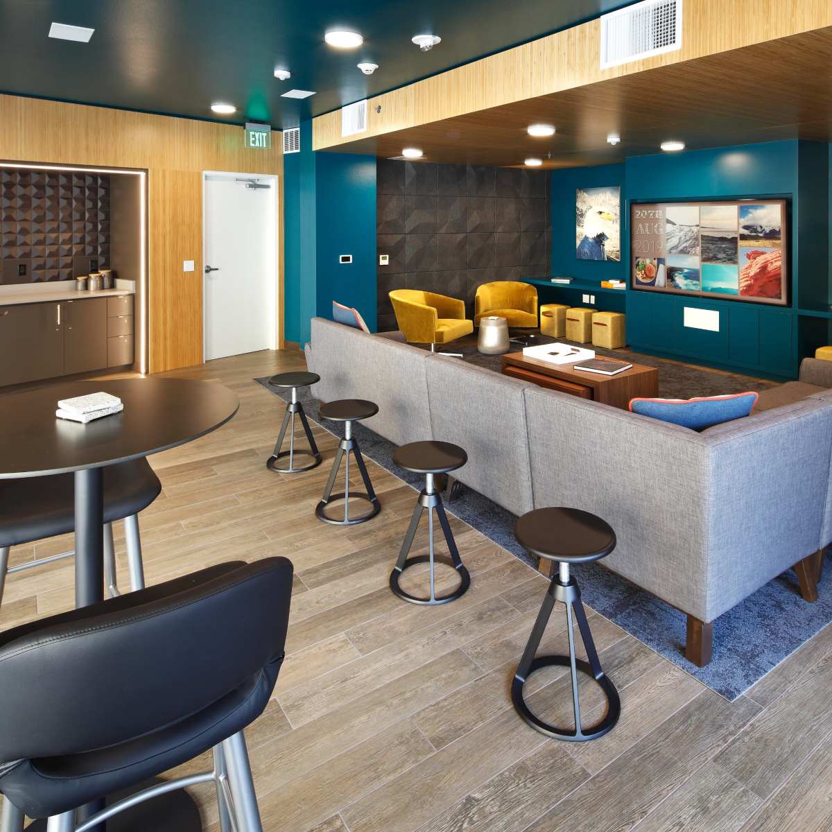 Modern & Intimate Lounge with Wet Bar, Redmond, WA | Event | Peerspace