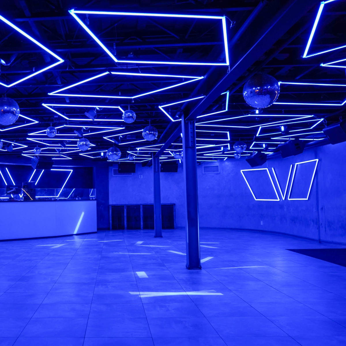 Massive Night Club w/ 3 Bars with Two Floors, Stage, & Unique Lighting ...