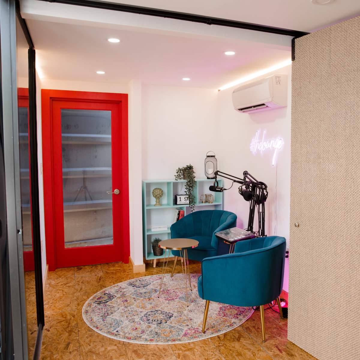 BrainBox | The Lounge: Podcast Studio, Miami, FL | Production | Peerspace