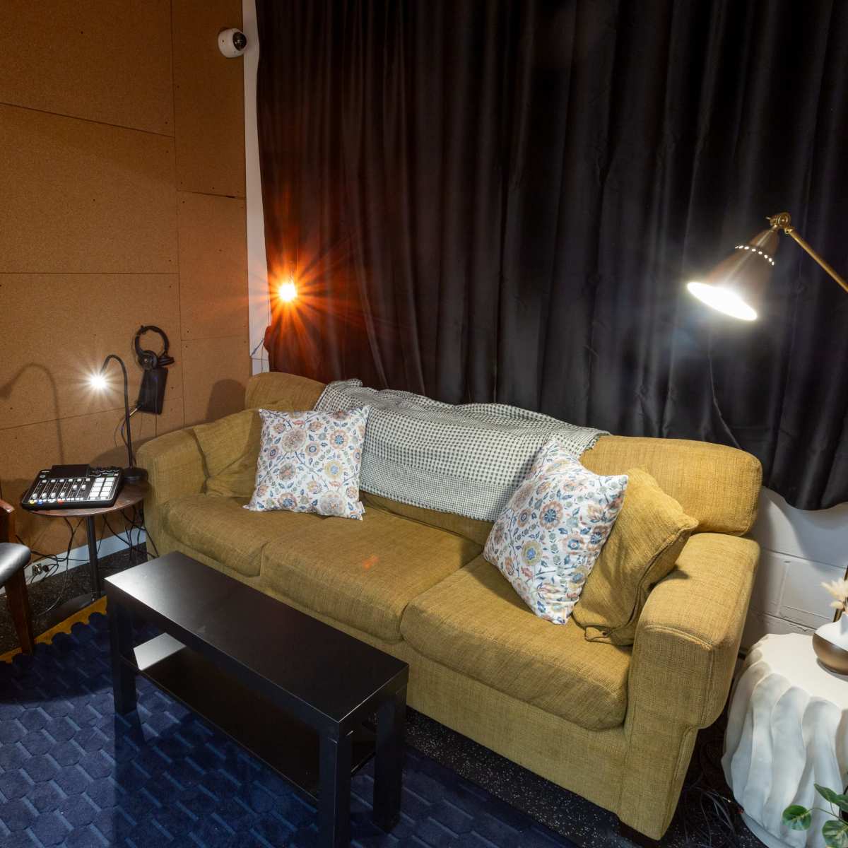 Cozy Podcast Studio Available in Downtown Location, Toronto ...