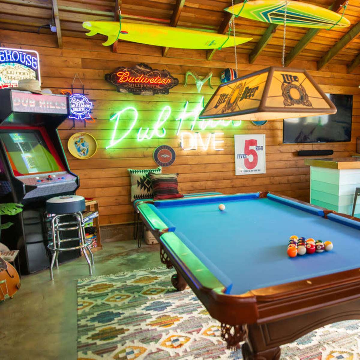 Atmospheric Garage Bar, Woodland Hills, CA | Event | Peerspace