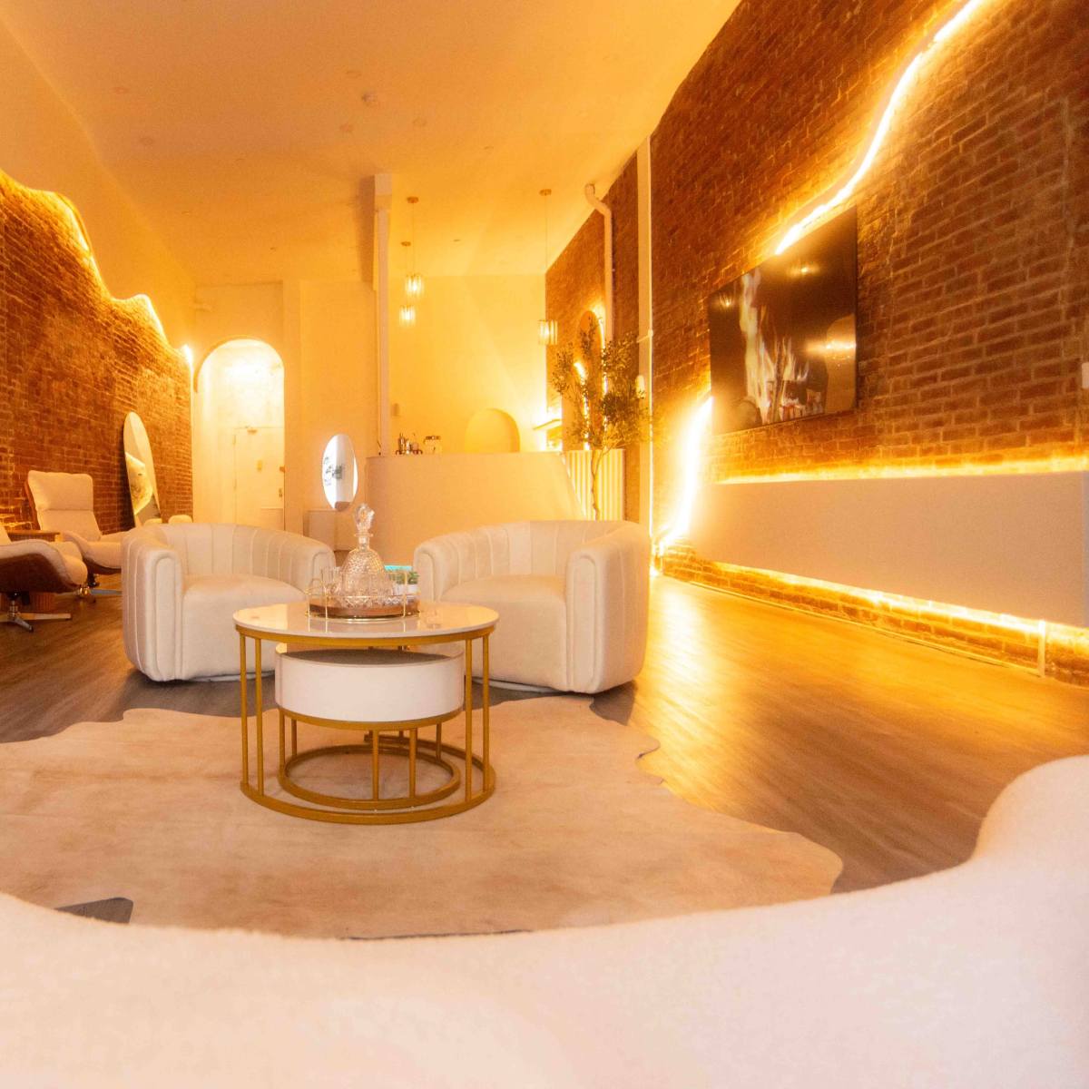 Artistic and Cozy Broadway Venue for Stylish Events w/BYOB, New York ...