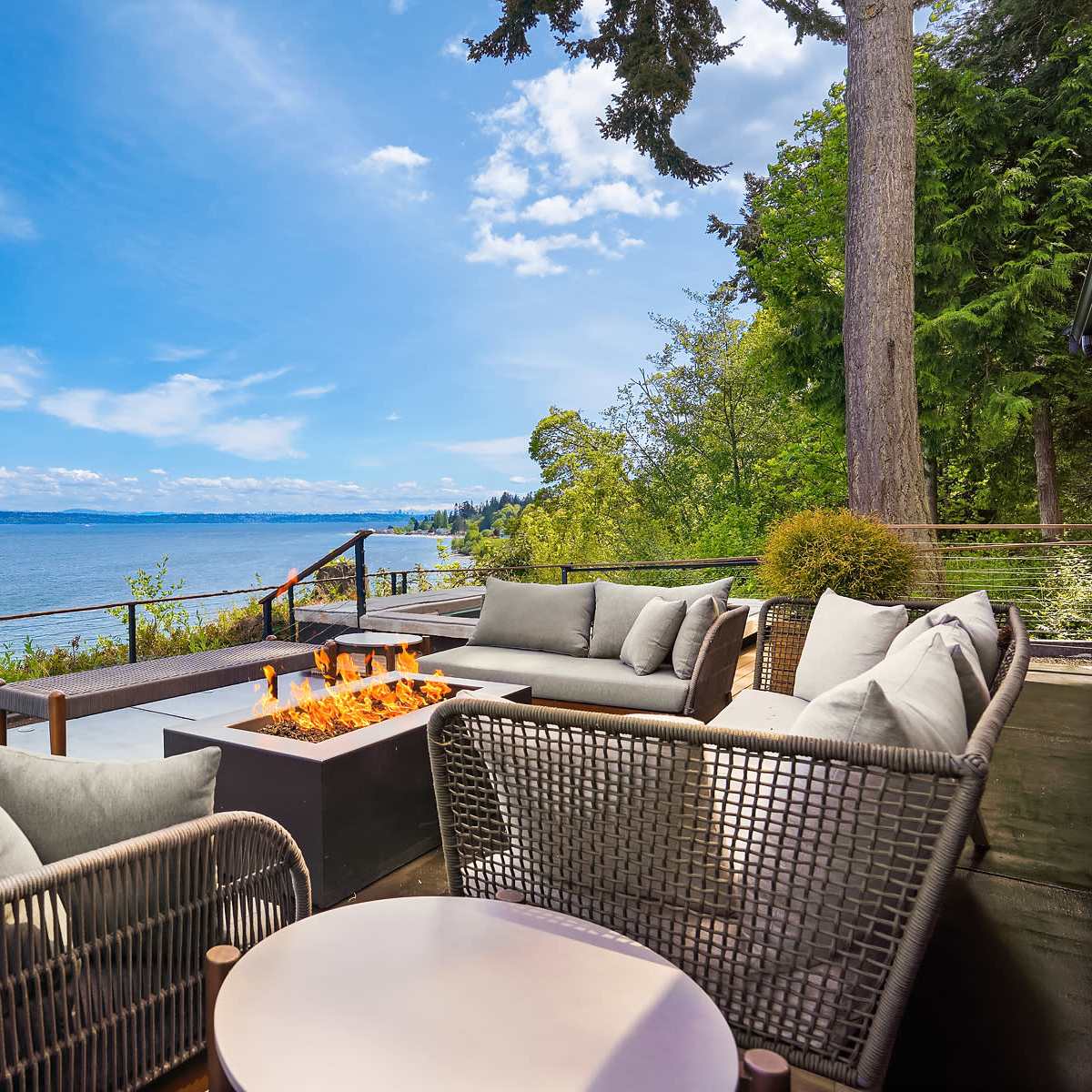 SaltWood Bluff - Luxury Waterfront House w/ Hot Tub and Private Beach ...
