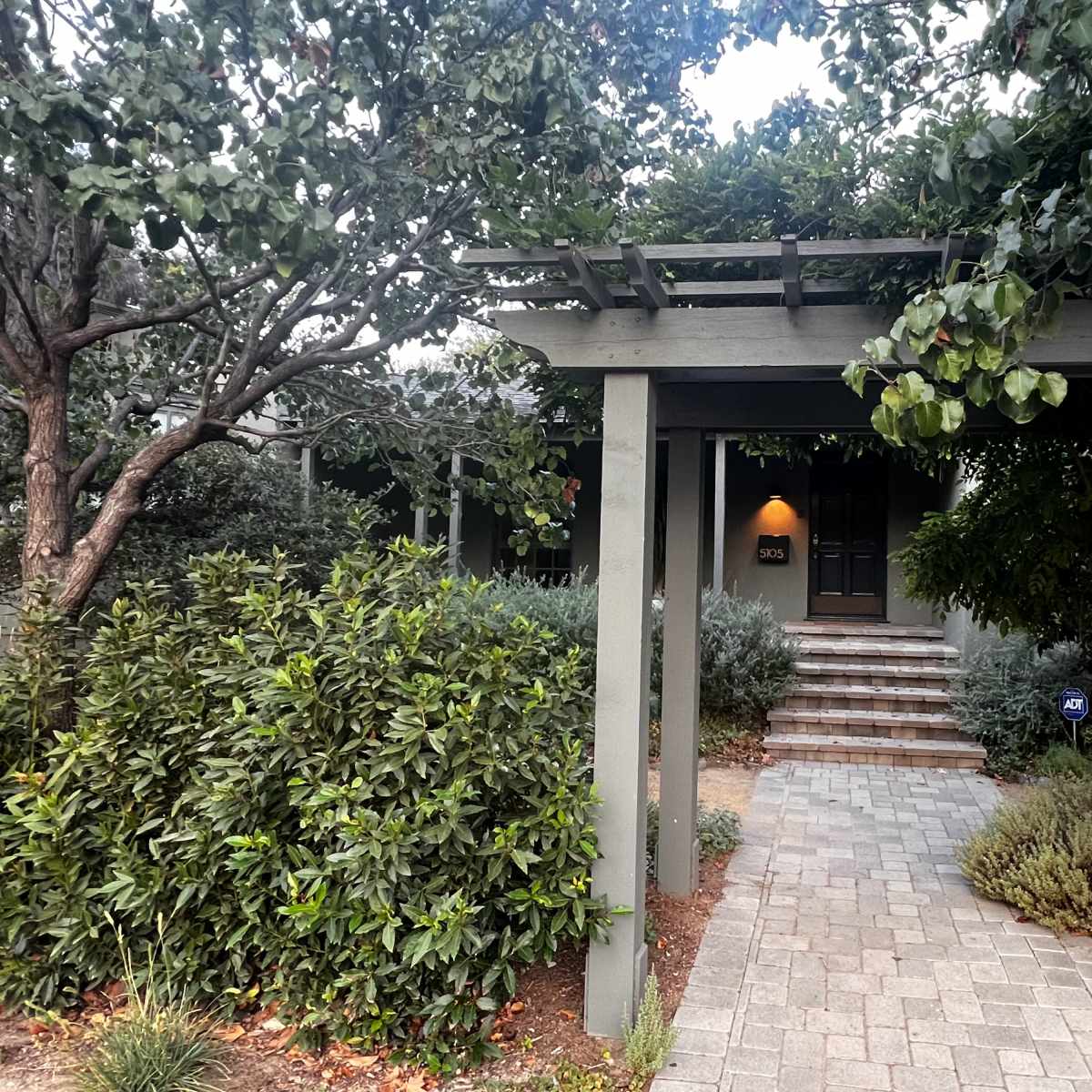 Morella House: valley garden oasis and single story 1930's house ...