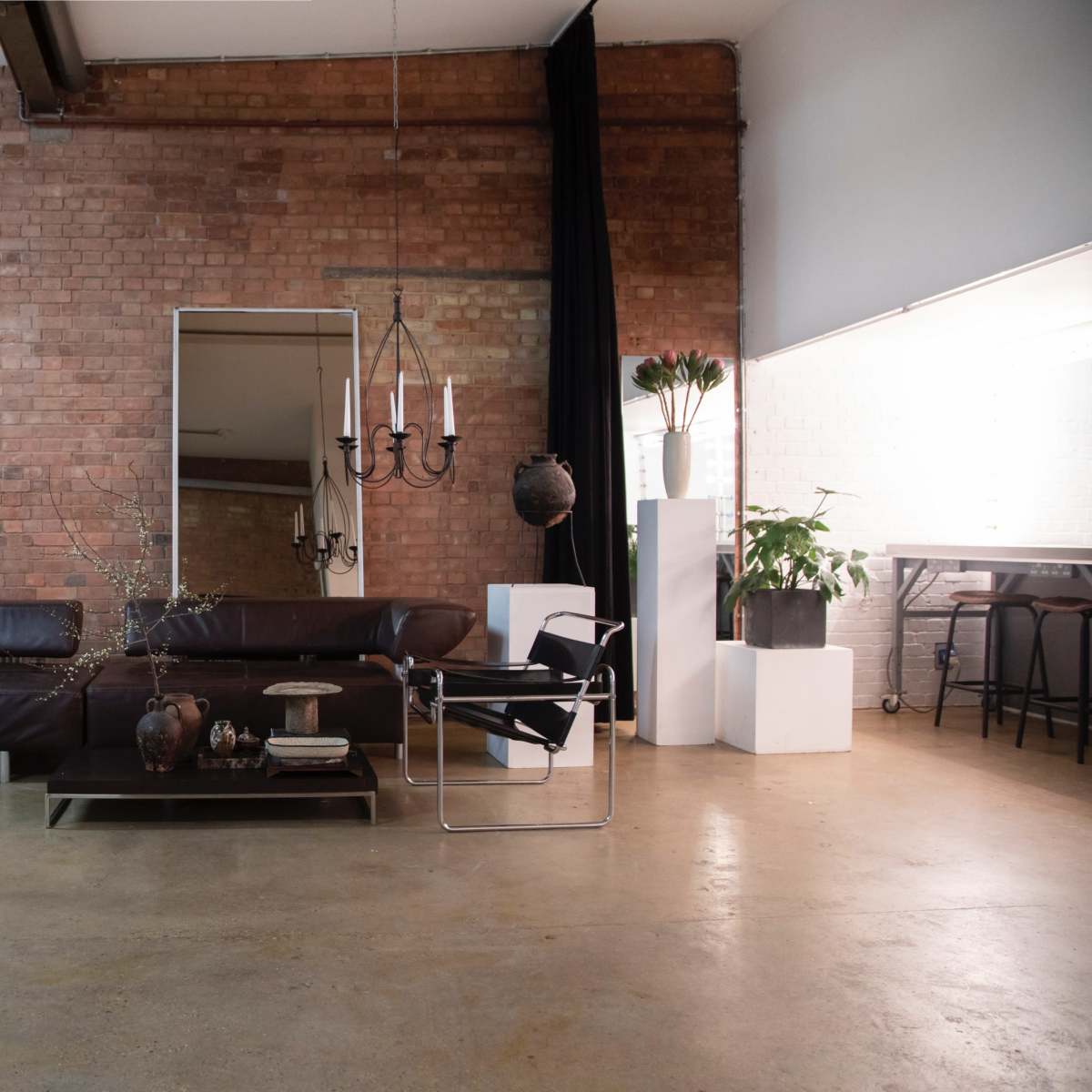 *NEW SPACE* Infinity cove / brick wall studio with private outdoor area ...