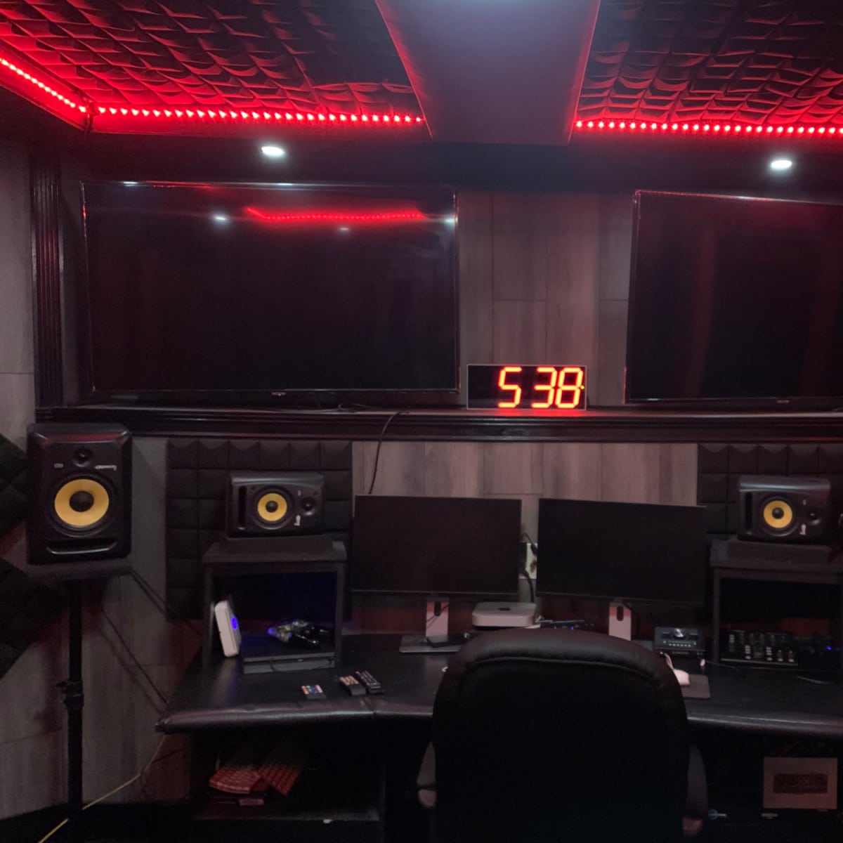 Recording Studio for Listening Parties ,Video-shoots, Photoshoot’s etc ...