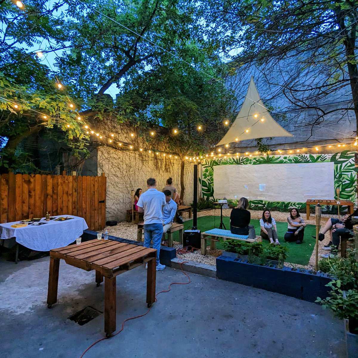 HUGE SPACIOUS luxury Hidden gem Garden Outdoor event space Urban garden ...