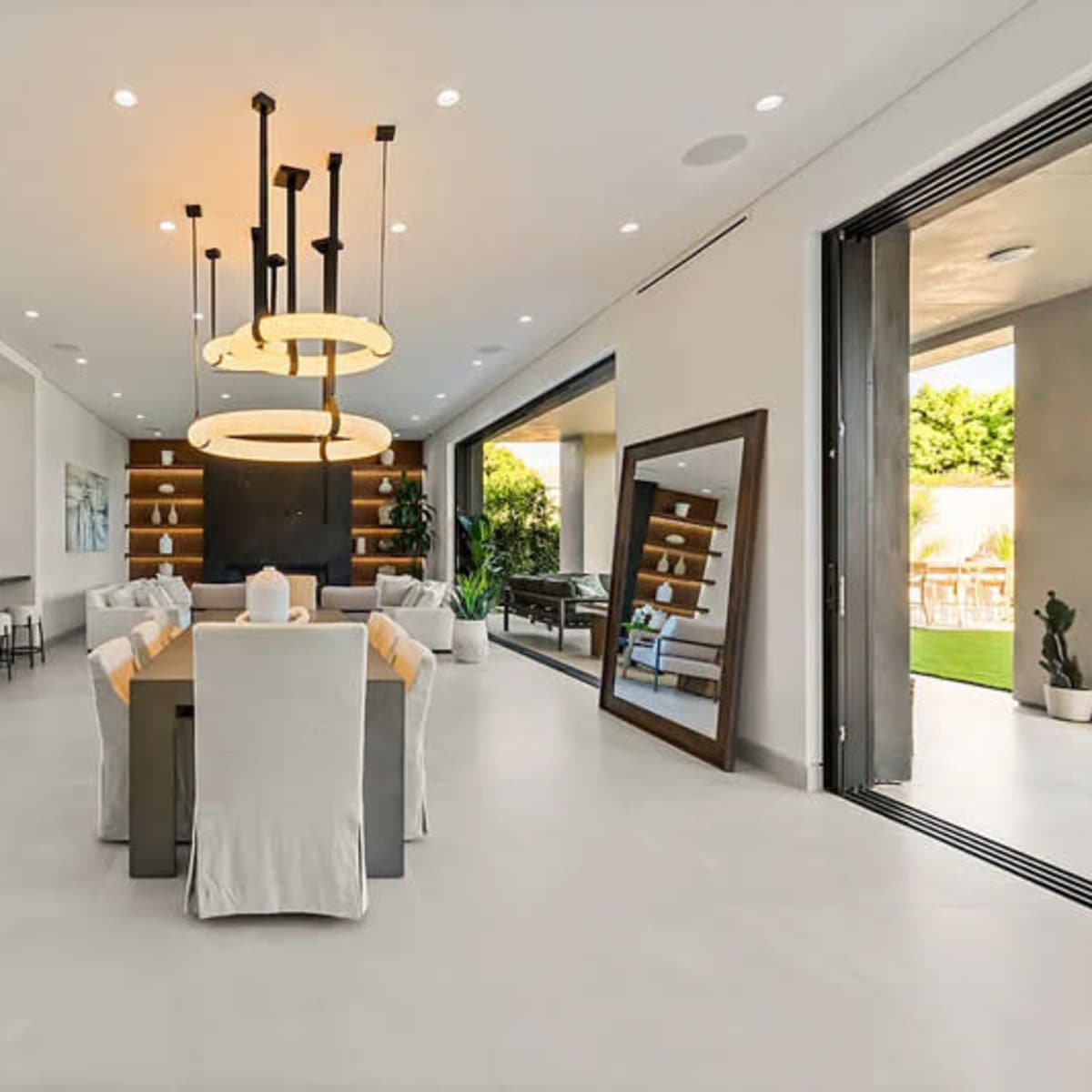 Contemporary Compound in Sherman Oaks, Los Angeles, CA | Off-Site ...