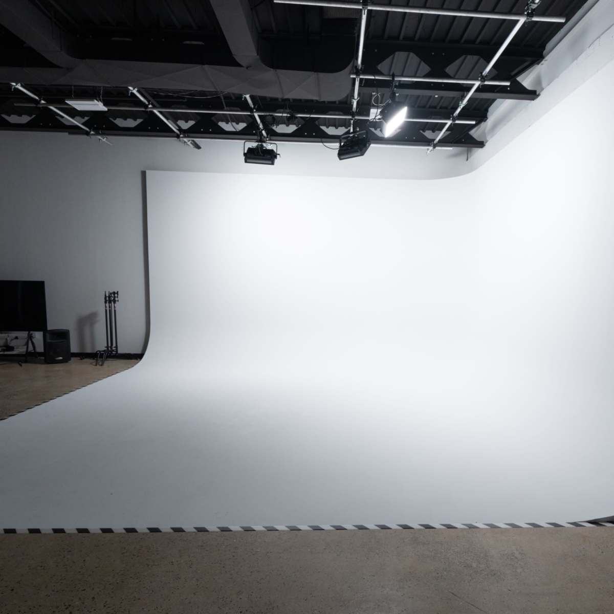 North NJ's #1 Creative Studio | 20x20 Pre-Lit Cyclorama for Video ...