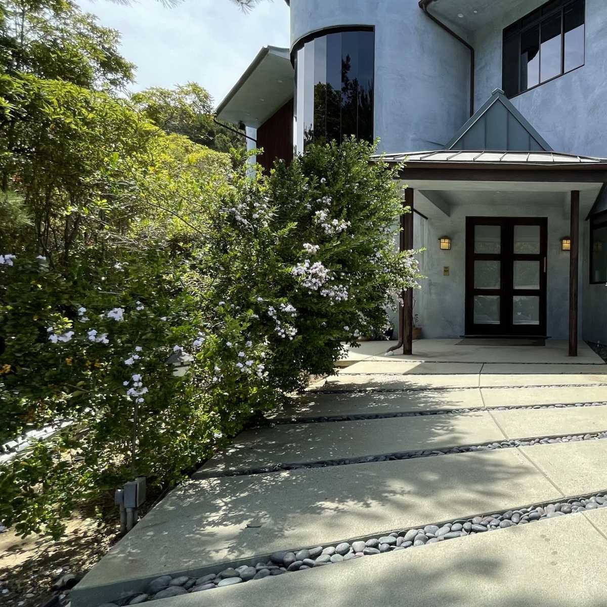 Hillside Luxurious Mansion with Natural light, Los Angeles, CA ...