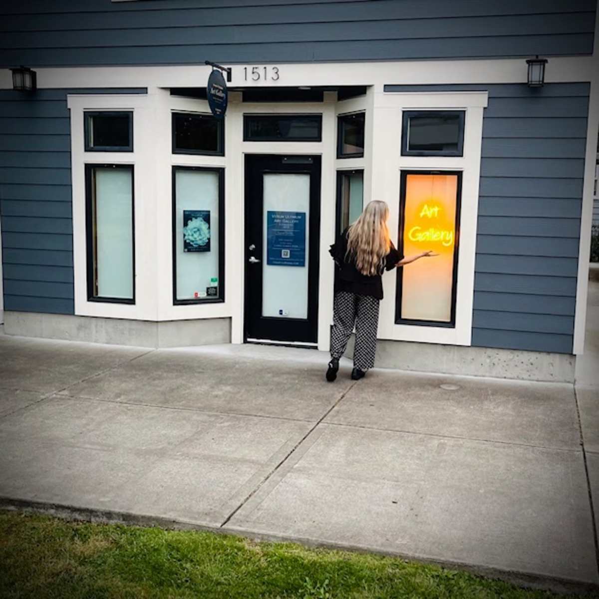 Verum Ultimum Art Gallery | Modern Fine Art Gallery - Open Layout ...